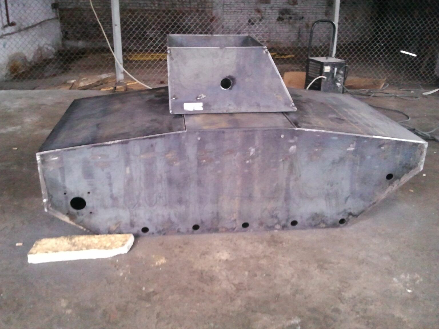 Volunteers assemble tank body - People’s Project.com