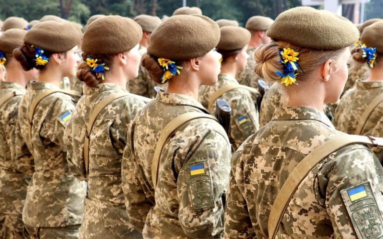 Ukraine Army Uniform - Combat Uniform & Amunition for Soldiers - People ...